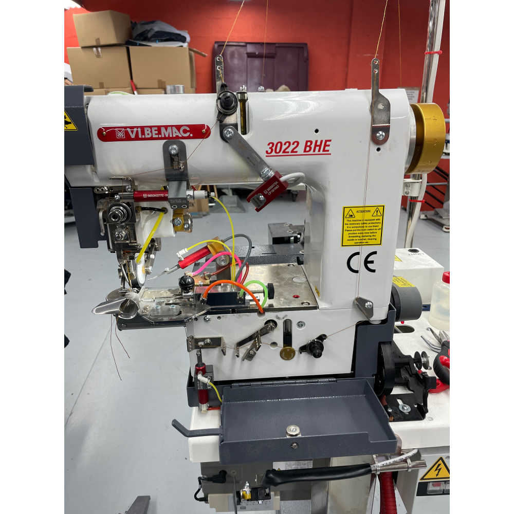 Automate d’ourleuse à point de chaînette VI.BE.MAC 3022BHE